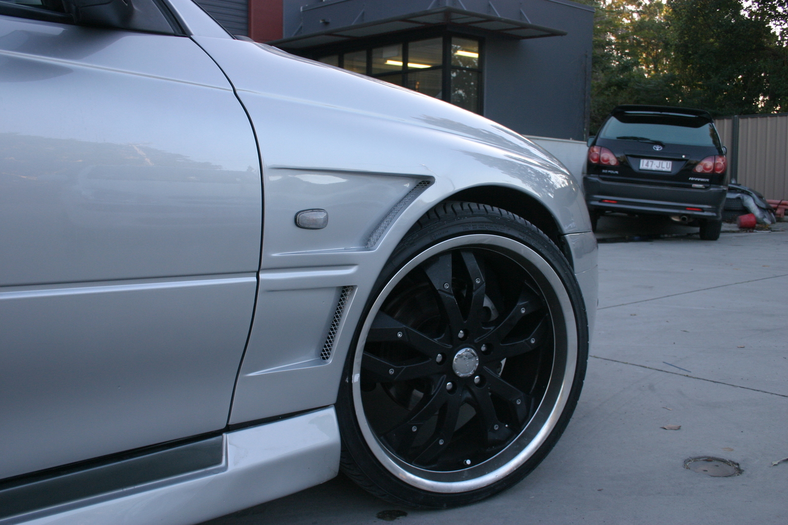 NEW VENTED FRONT GUARDS FENDERS FOR VY VZ COMMODORE SEDAN UTE WAGON