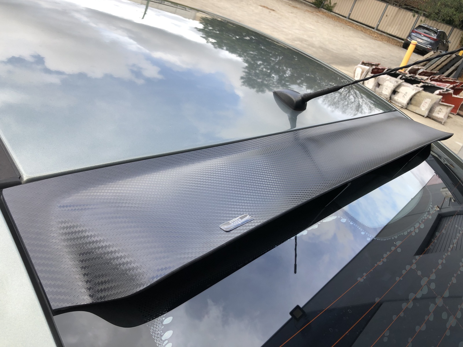 HIC REAR ROOF SPOILER - HOLDEN VE SEDAN (CARBON STYLE)