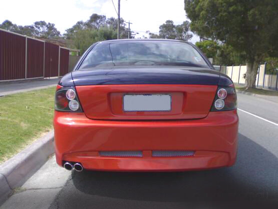 VZ CONVERSION BODY KIT FOR HOLDEN COMMODORE VT SEDAN (FITS VT HEADLIGHTS)